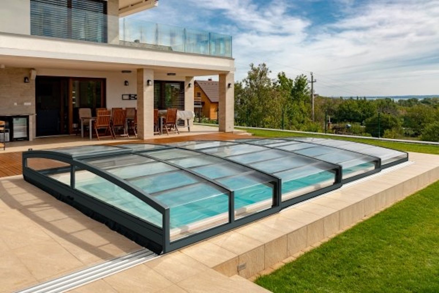 Sicher und trendy mit Poolabdeckungen in den Sommer starten ...